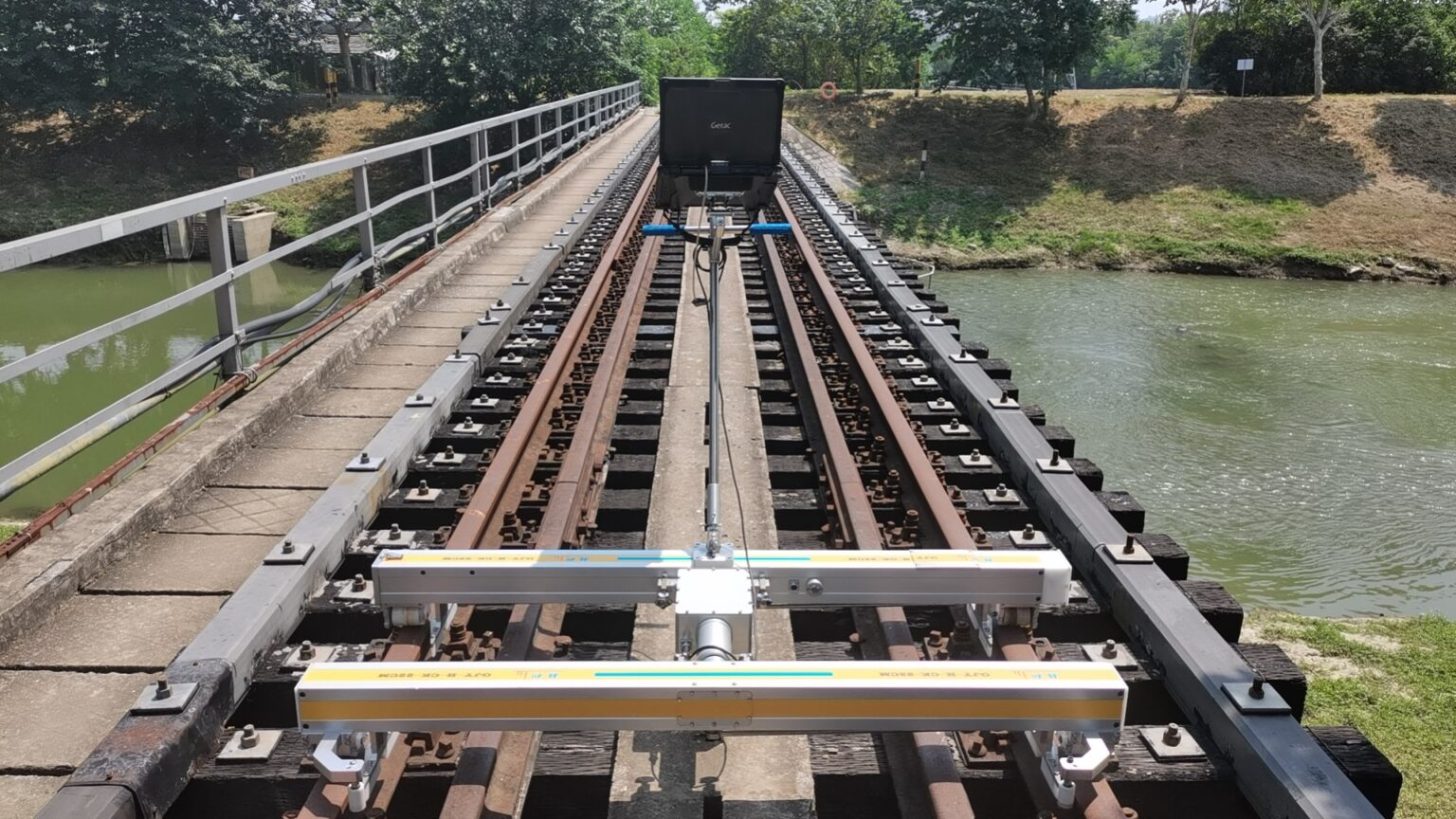 Track Geometry Measurement - Ultra Instrument Inc. Track Geometry Measurement - Ultra Instrument Inc.